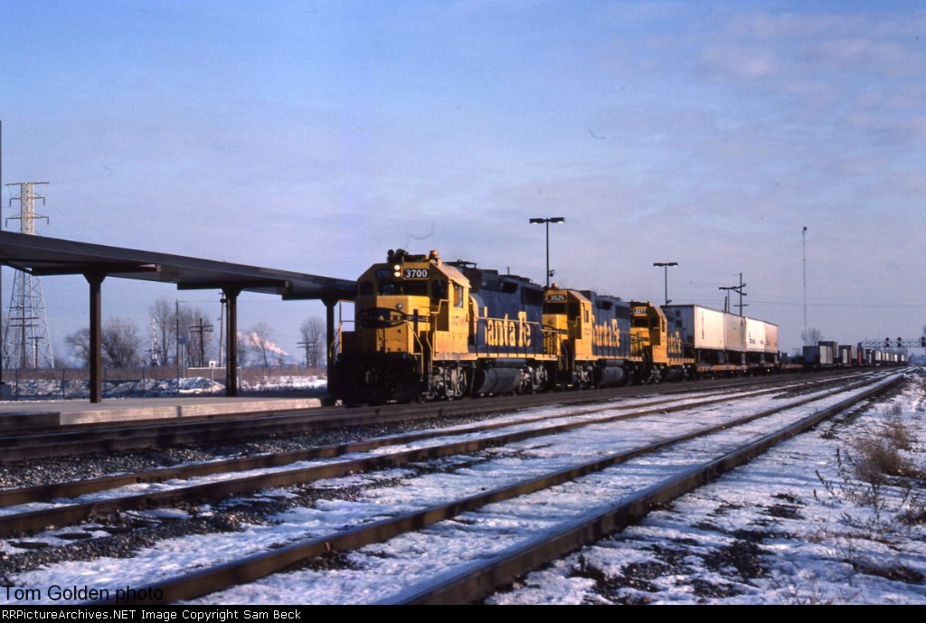 CR TV52 w/ ATSF Power